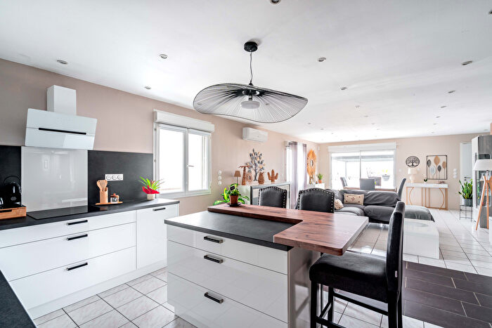 Saint-Chef : Maison 5 pièces à vendre