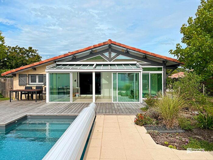 Maison à vendre - Saint-Médard-en-Jalles, Corbiac, Gajac, Magudas - 6 pièces - 4 chambres