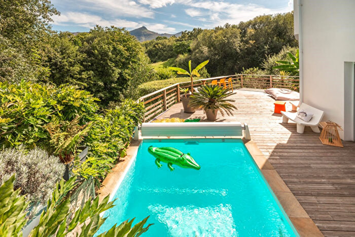 Maison à vendre - Urrugne - 5 pièces - 5 chambres