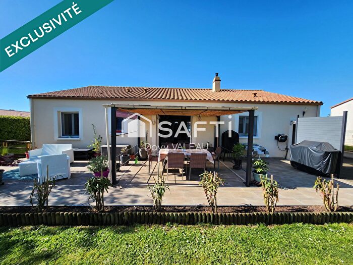 Bazoges-en-Pareds : Maison 4 pièces à vendre