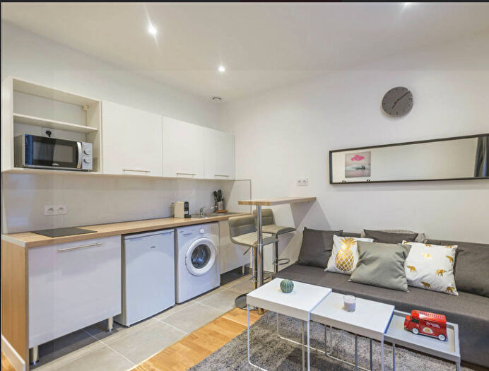 Appartement à louer - Issy-les-Moulineaux, Les Epinettes, Le Fort, Les Hauts dIssy - 2 pièces - 1 chambre