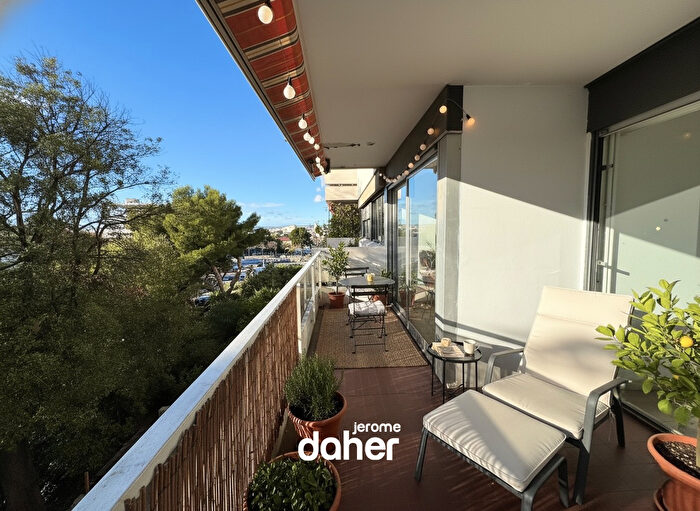 Appartement à vendre - Marseille e , Saint-Tronc - 5 pièces - 4 chambres