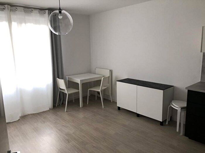 Vieux Pays-Roseraie-Bourg-Cité de lEurope- Le Merisier- Les Étangs, Aulnay-sous-Bois : Appartement 2 pièces à louer
