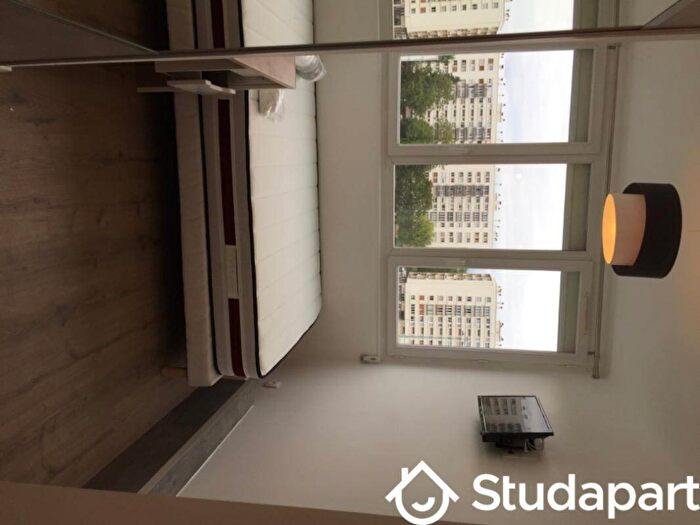 Appartement à louer - La Fontaine-Parc des Sceaux-Croix de Berny-Centre Ville, Antony - 1 pièce - 2 chambres