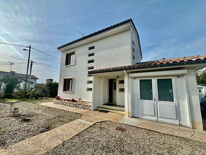 Maison à vendre - Sainte-Livrade-sur-Lot - 4 pièces - 3 chambres