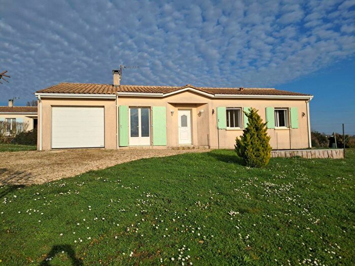 Saint-Sorlin-de-Conac : Maison 4 pièces à louer