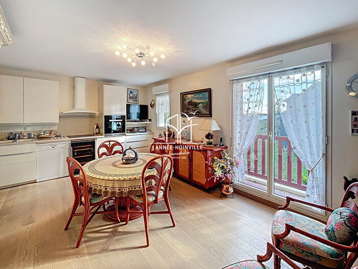 Appartement à vendre - Saint-Arnoult - 4 pièces - 3 chambres