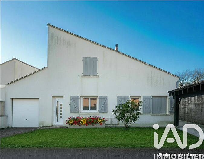 Maison à vendre - LIsle-dEspagnac - 6 pièces - 4 chambres