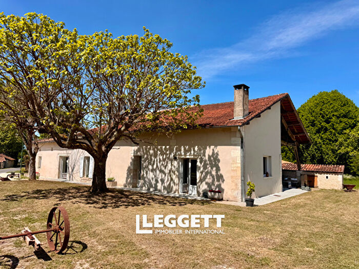 Maison 6 pièces à Brie-sous-Chalais, à vendre