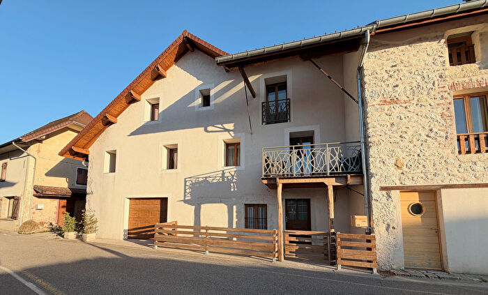 Entre-deux-Guiers - Maison 4 pièces à vendre