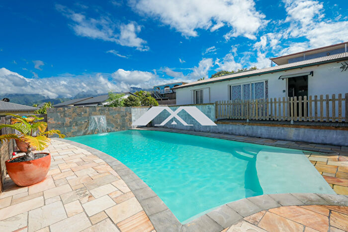 Maison à vendre - Saint-Pierre, Ravine des Cabris - 11 pièces - 7 chambres