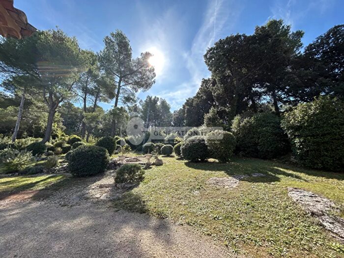 Maison à vendre - Fontvieille - 6 pièces - 3 chambres