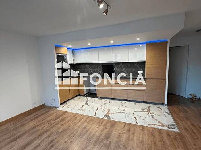 Appartement à louer - Bailly-Romainvilliers - 3 pièces - 2 chambres