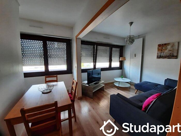 Appartement à louer - Port Ham-Village, Cergy - 1 pièce - 3 chambres