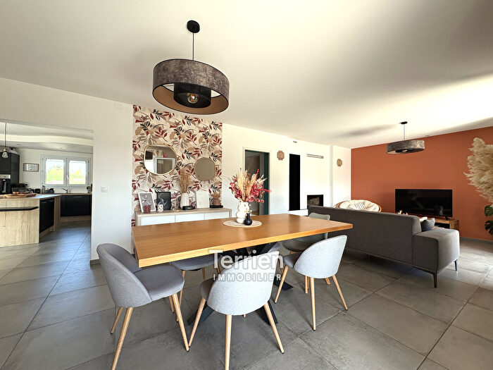 Saint-Laurent-de-la-Plaine : Maison 5 pièces à vendre
