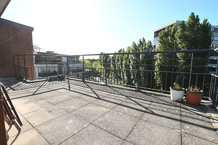 Appartement à vendre - Fontenay-le-Fleury, Soleil Levant - 4 pièces - 2 chambres