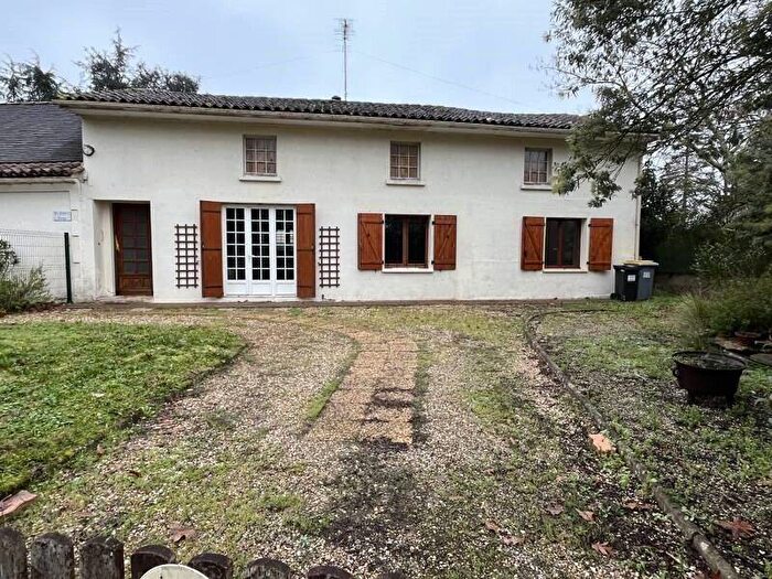 Maison 3 pièces à louer à Saint-Martial-dArtenset