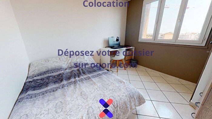 Appartement à louer - Moulin à Vent-Georges Lévy, Vénissieux - 5 pièces - 4 chambres