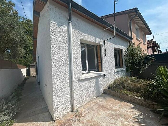 Villeurbanne, Buers : Maison 2 pièces à vendre