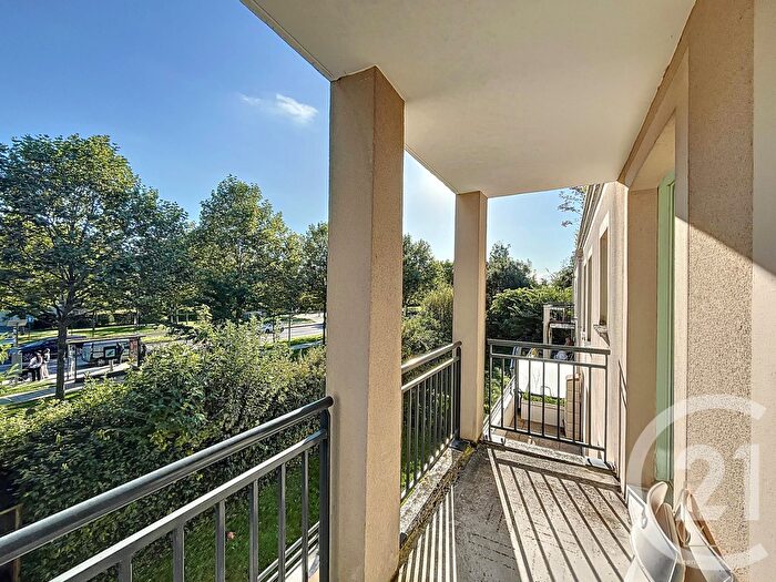 Bussy-Saint-Georges, Clos, Tillet, Génitoy, Golf : Appartement 3 pièces à louer
