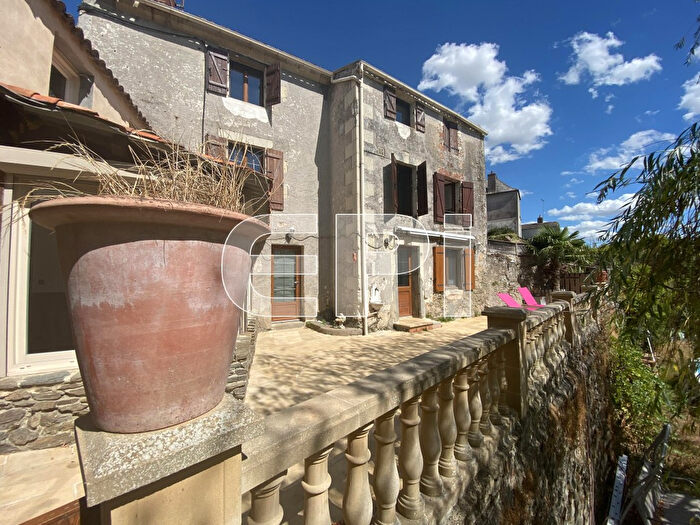 Maison à vendre - Vihiers - 12 pièces - 6 chambres