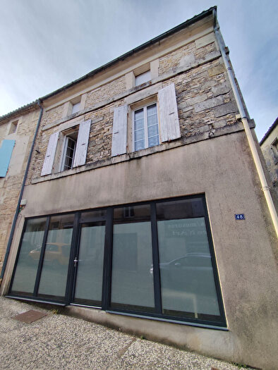 Maison à vendre - Burie - 4 pièces - 3 chambres