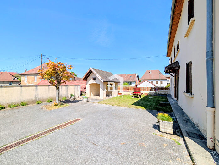 Maison à vendre - Saint-André-le-Gaz - 10 pièces - 5 chambres