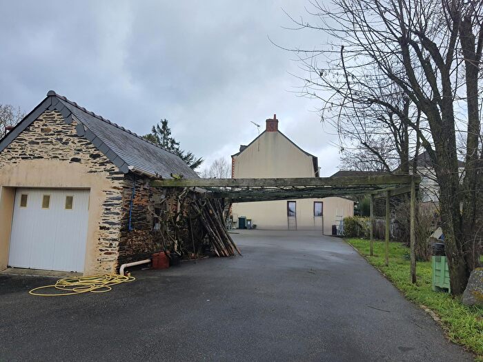 Maison à vendre - Saint-Julien-de-Vouvantes - 9 pièces - 6 chambres