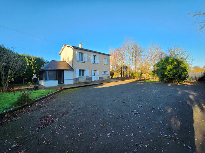 Arquenay : Maison 4 pièces à louer