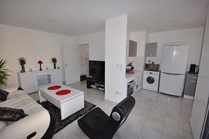 Appartement à louer - Grand-Charmont - 3 pièces - 2 chambres