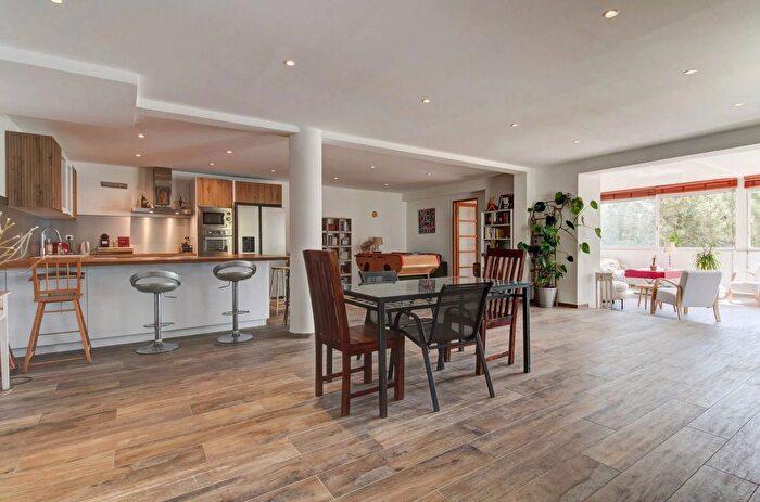 Appartement à vendre - Tourrette-Levens - 3 pièces - 2 chambres