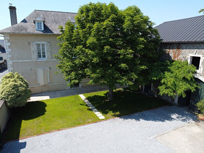 Maison 8 pièces à vendre à Lons