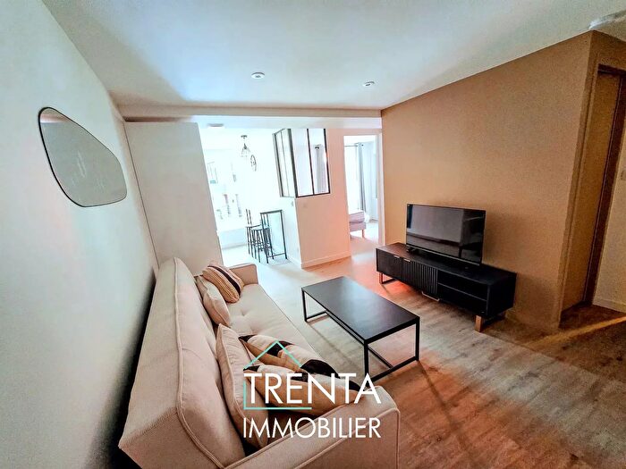 Appartement à louer - Voiron, Centre-ville, Gare - 2 pièces - 1 chambre