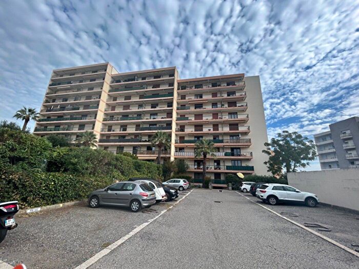Appartement à louer - Lupino, Bastia - 4 pièces - 3 chambres