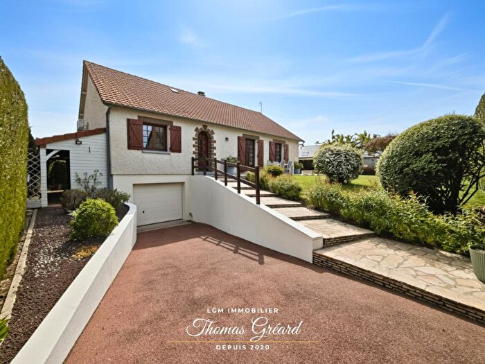Maison 5 pièces à Jallans, à vendre