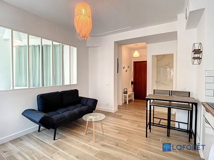 Appartement à louer - Parc Impérial, Le Piol, Nice - 1 pièce