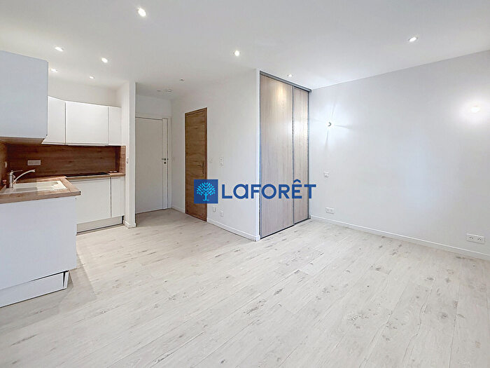 Appartement 1 pièce à louer à Cagnes-sur-Mer, Le Val Fleuri