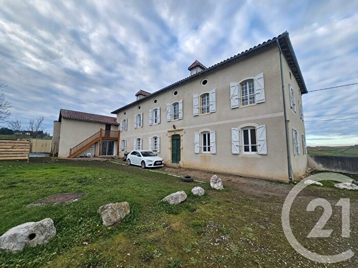 Maison à vendre - Puydarrieux - 17 pièces - 8 chambres