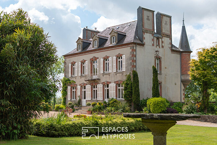 Maison à vendre - La Roche-Maurice - 10 pièces - 5 chambres