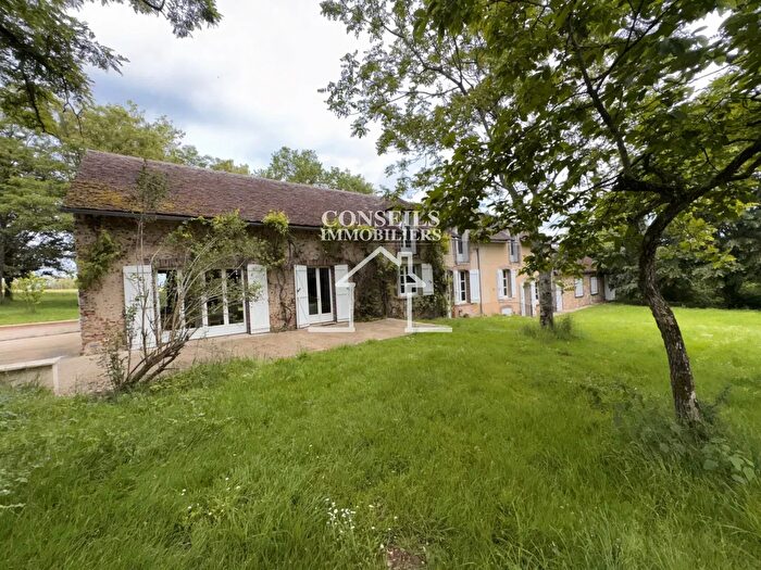 Maison 8 pièces à Saint-Julien-du-Sault, à vendre
