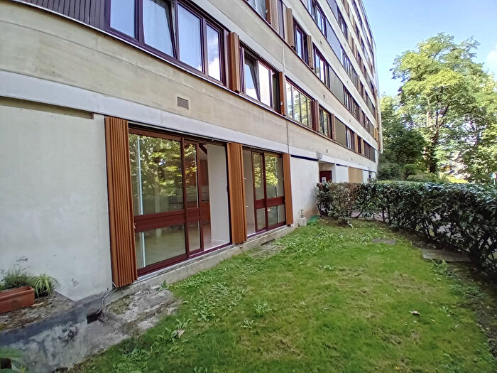 Appartement 1 pièce à Fontenay-le-Fleury, Hôtel de ville, à louer