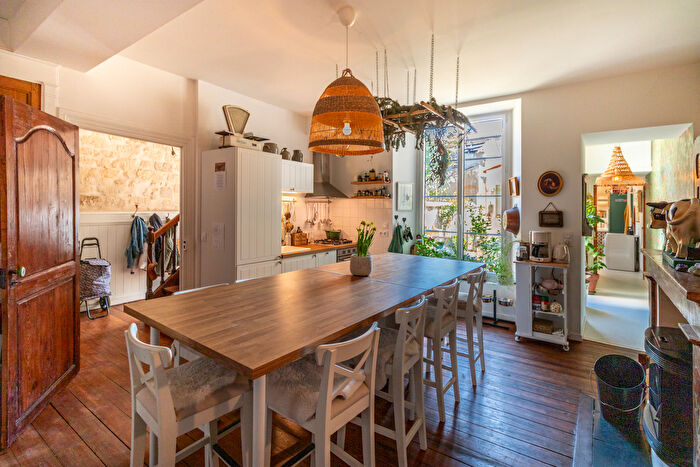 Maison à vendre - Saintes, Centre-ville - 6 pièces - 4 chambres