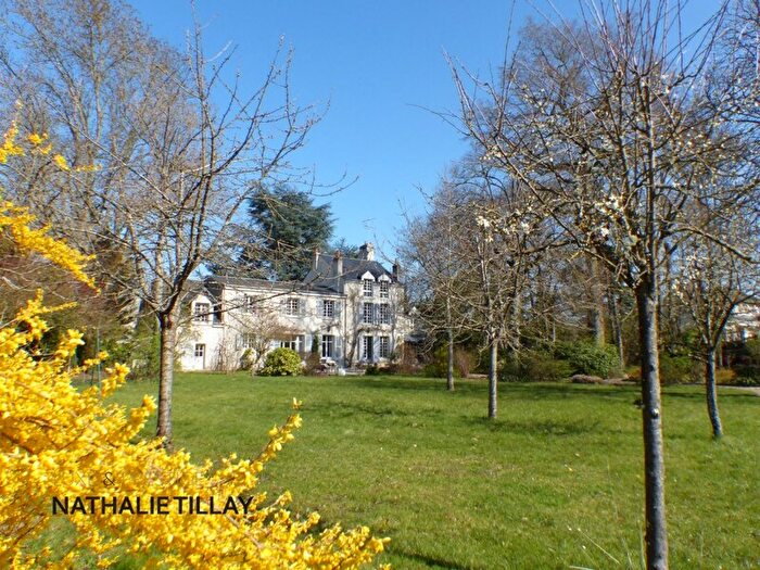 Maison à vendre - Saint-Pryvé-Saint-Mesmin - 10 pièces - 7 chambres