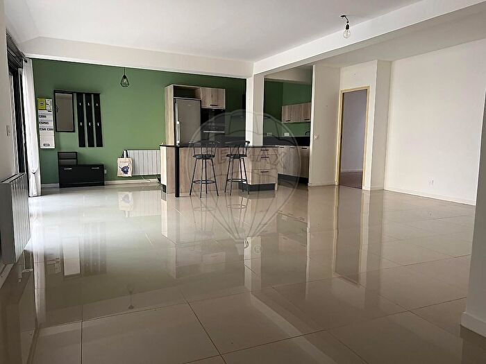 Appartement à vendre - Montereau-Fault-Yonne, Ville basse - 5 pièces - 3 chambres