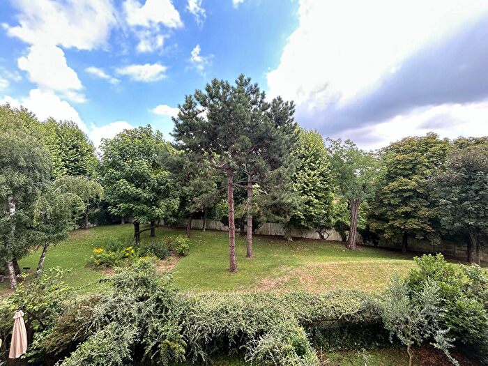 Appartement à louer - République, Suresnes - 1 pièce