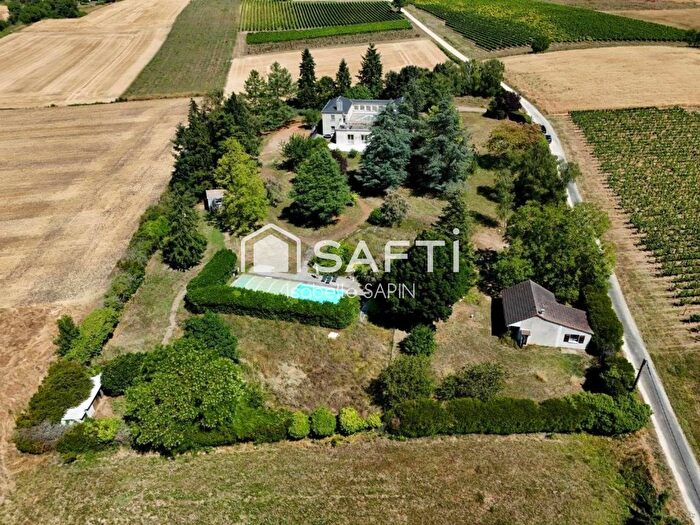 Maison à vendre - Neuville-de-Poitou - 8 pièces - 7 chambres