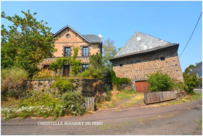 Maison 9 pièces à vendre à Rochefort-Montagne