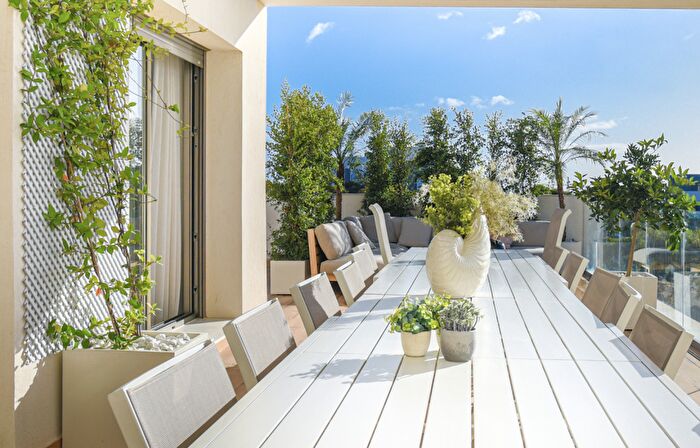 Appartement à vendre - Aix-en-Provence, Saint-Donat, Les Platanes - 4 pièces - 3 chambres