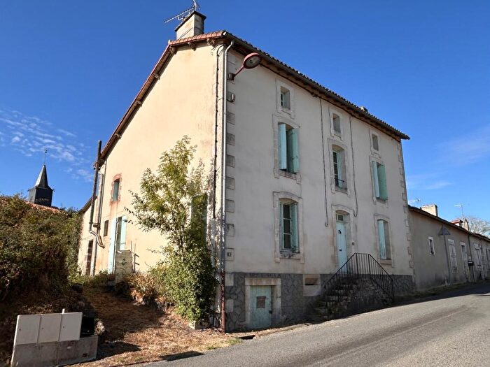 Maison 9 pièces à Chantecorps, à vendre