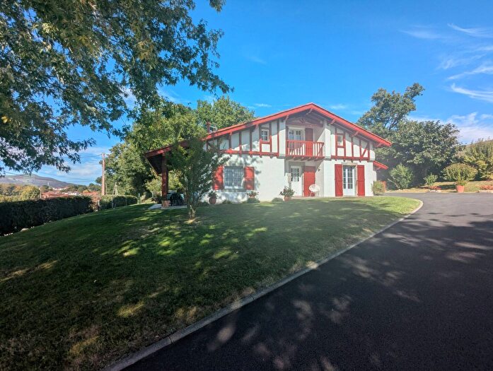 Maison à louer - Irissarry - 6 pièces - 4 chambres
